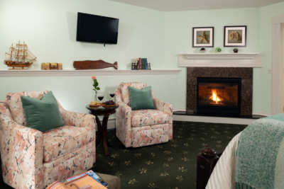 Cape Cod Bed & Breakfast: Guest Rooms - Captain's Manor Inn (Falmouth, MA)
